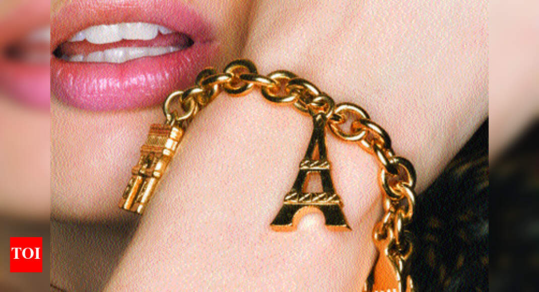 Trending accessories to wear this fall/winter - Times of India