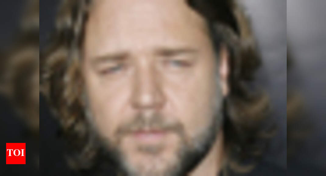 Russell replaces Brad | English Movie News - Times of India