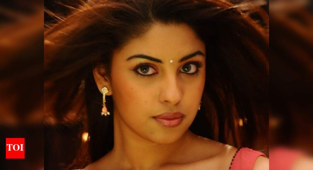 Actress Richa caught in Tornado in Michigan | Tamil Movie News - Times ...