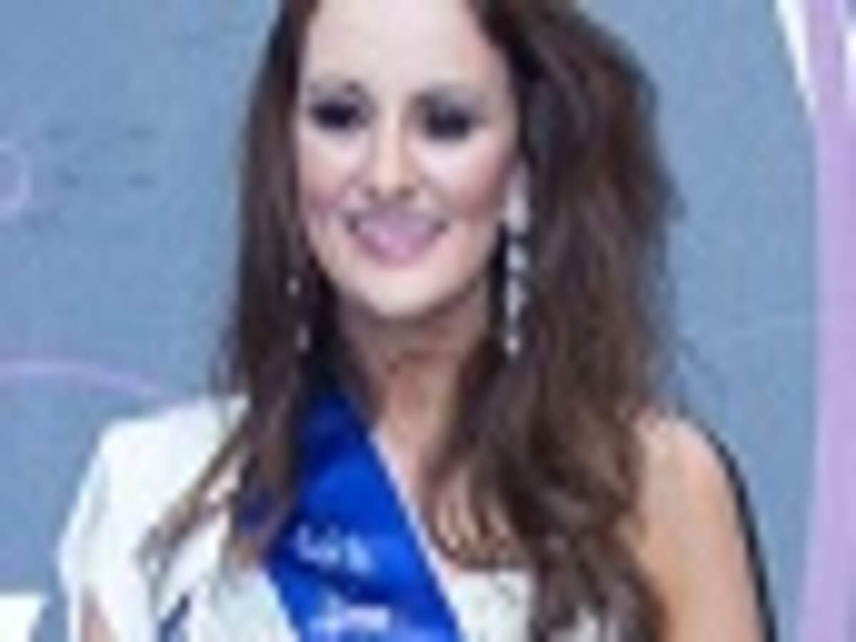 Geek Girl Wins Beauty Pageant