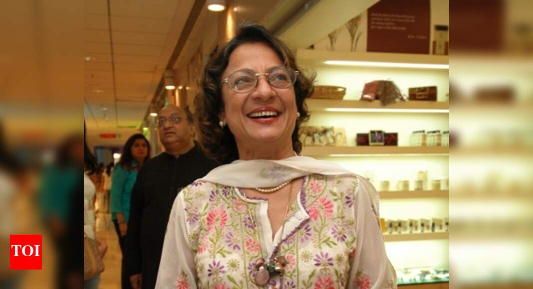 Tanuja teaches the film crew to whistle | Marathi Movie News - Times of ...