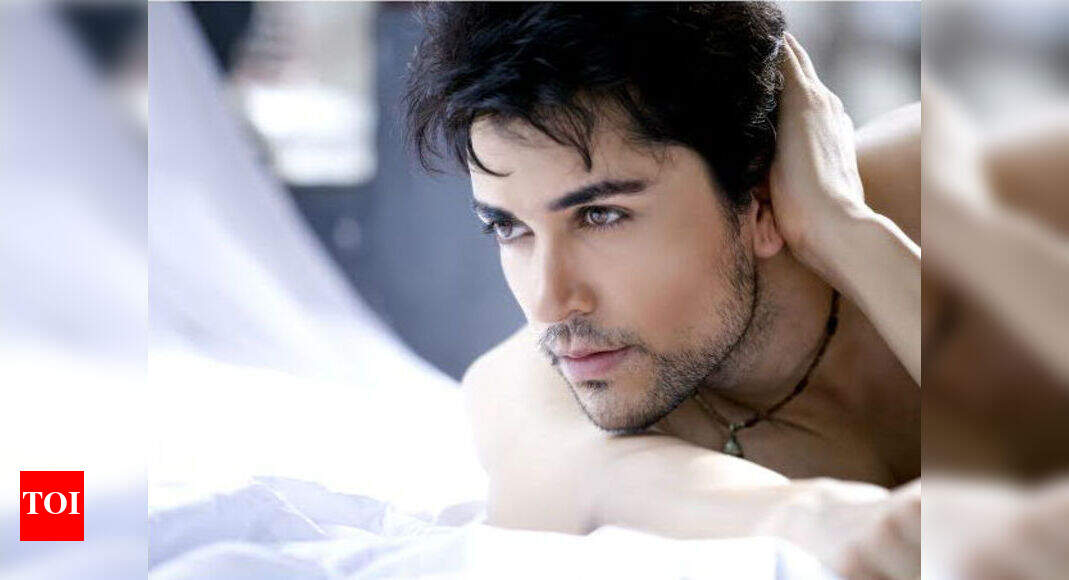 Piyush Sahdev enjoys playing fashion designer - Times of India