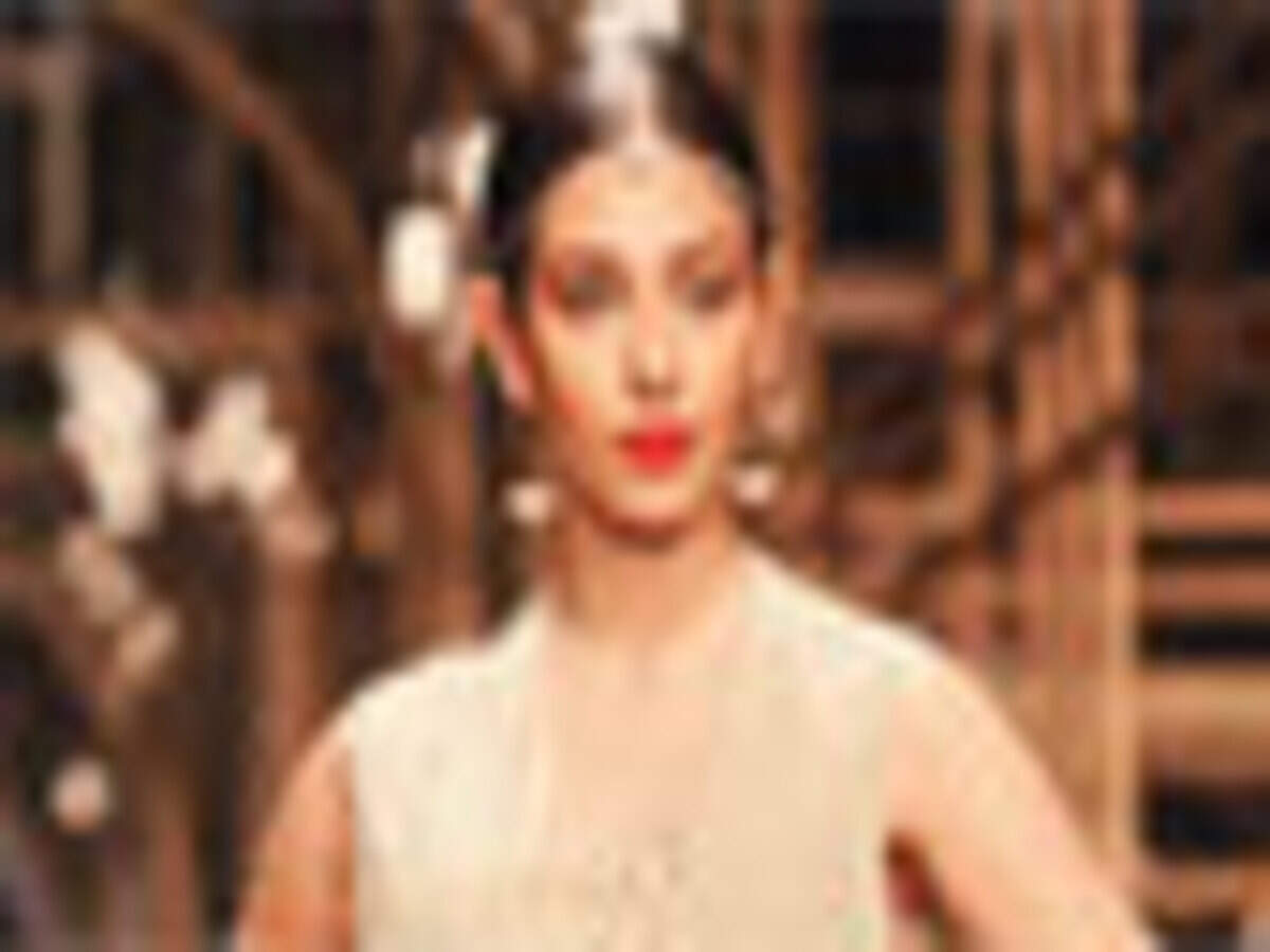 Navneet on the Bridal Fashion Week runway