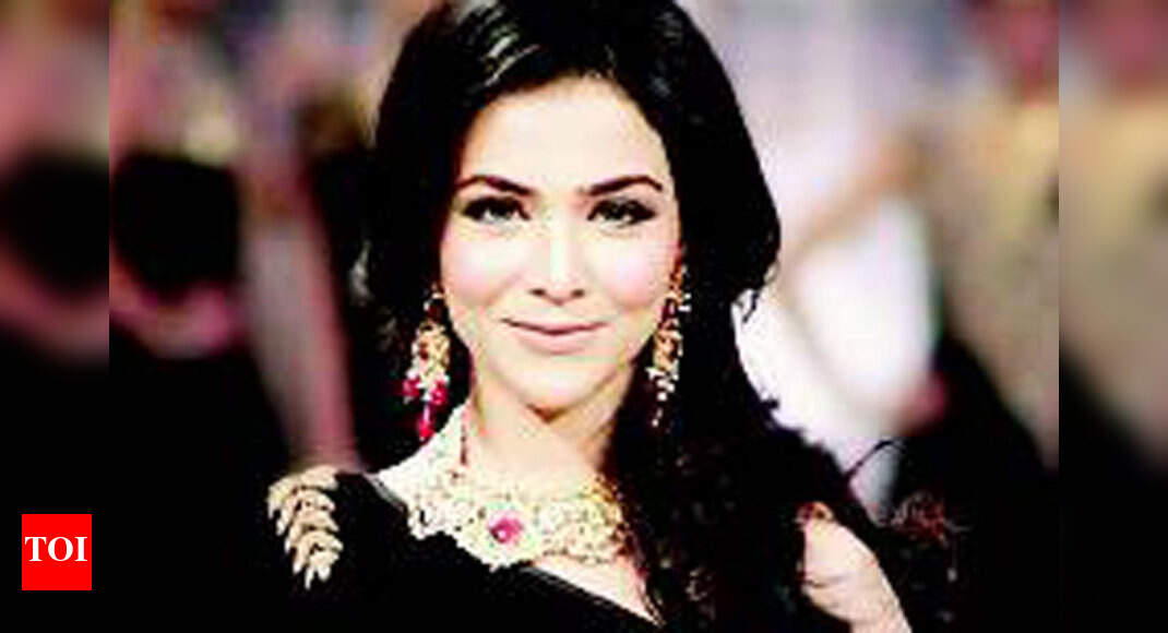 Humaima Malik giving Emraan a tough time | Hindi Movie News - Times of ...