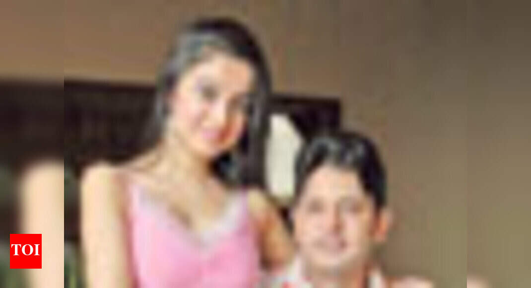 Divya is singing a new tune | Hindi Movie News - Times of India