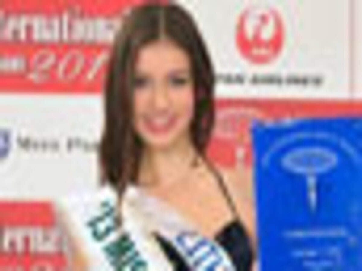 Miss Lithuania wins Miss Photogenic at Miss International 2013