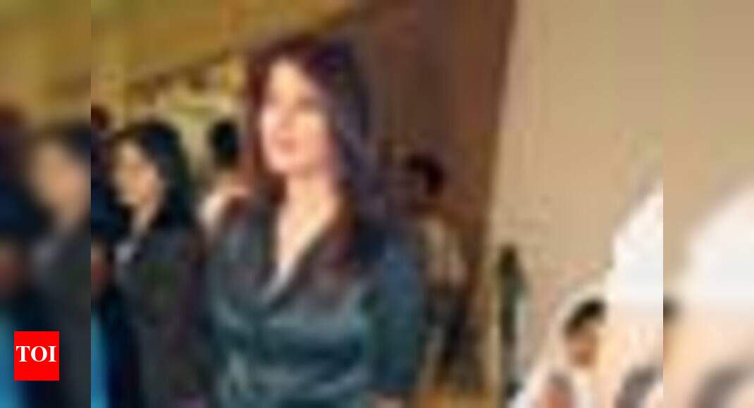 Dimple spreads her ‘aura’ | Events Movie News - Times of India