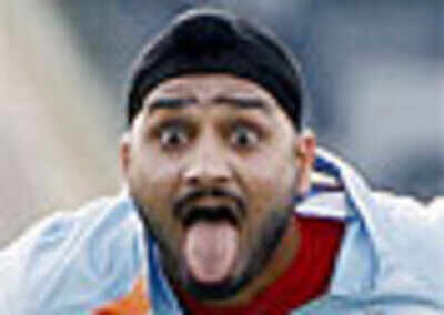 Keep going at 'Monkey', Oz fans tell Harbhajan | New Zealand in India ...