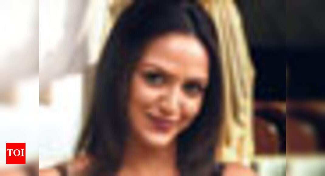 I'm attracted to a lot of men: Esha | Hindi Movie News - Times of India