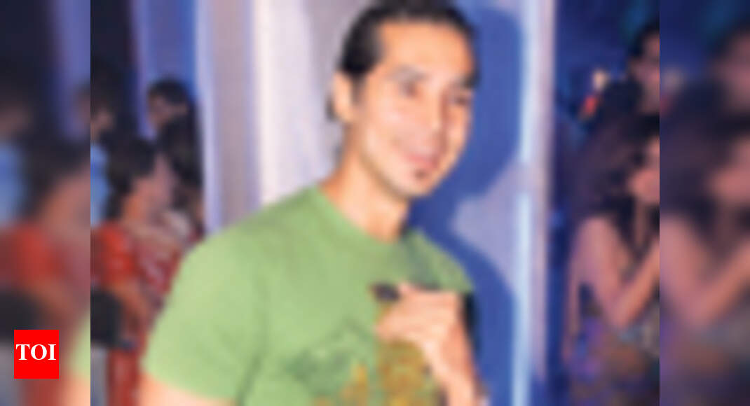 Dino: Chilled out in Cape Town | Hindi Movie News - Times of India