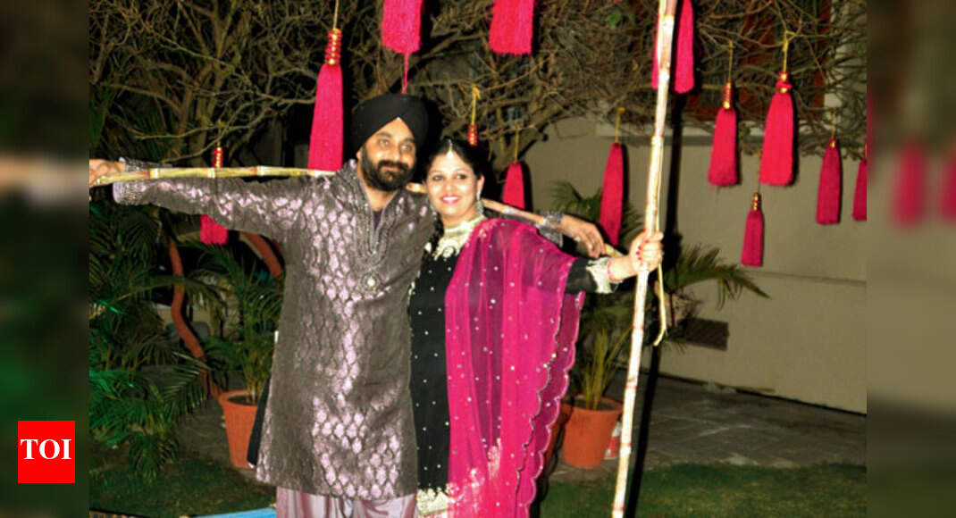 Gunjan, Sumeet Bhatia, Leena and Aman Narang hosted Lohri celebrations ...