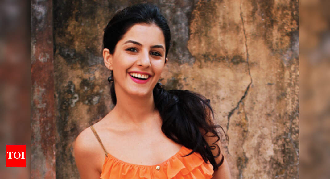 Isha to play a postwoman next! | Malayalam Movie News - Times of India