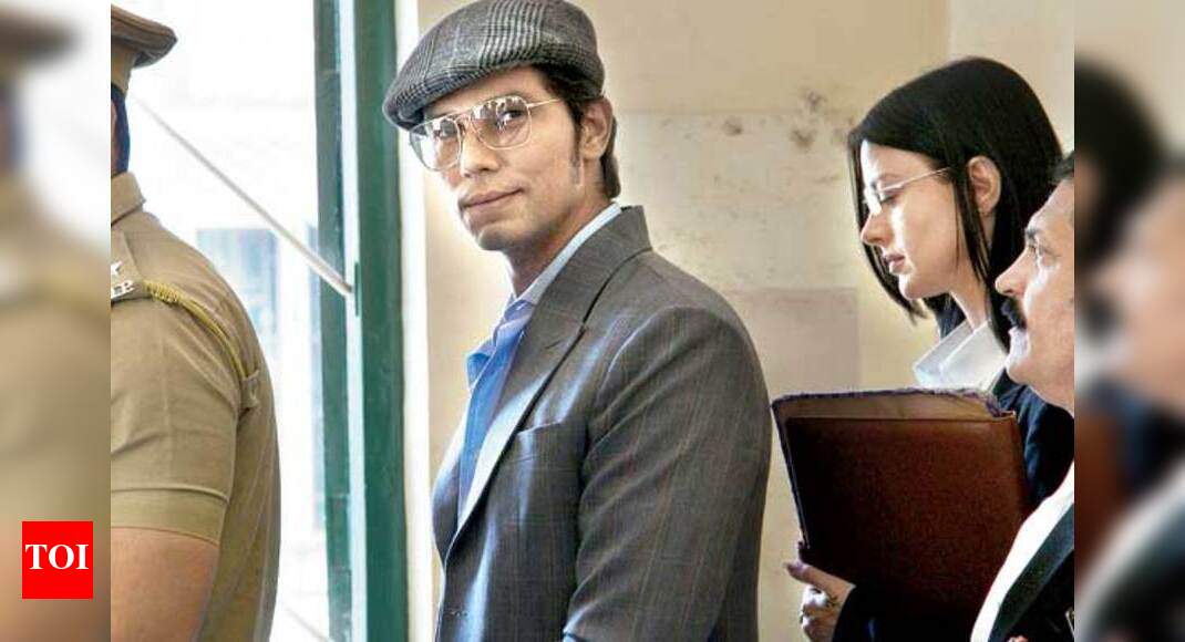 Exclusive: Randeep Hooda's look in 'Main Aur Charles' | Hindi Movie ...