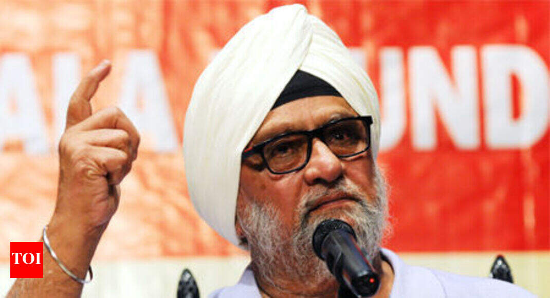 Bishen Singh Bedi questions MS Dhoni's cult status | New Zealand in ...