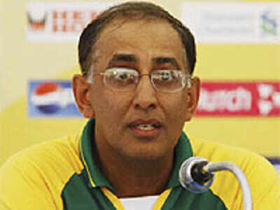 Haroon Lorgat ready to take ICC job | New Zealand in India 2016 News ...