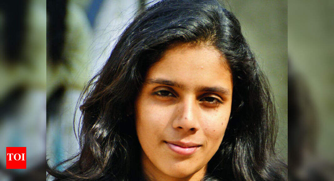 Marathi play White Lily Aani Night Rider staged at DAVV auditorium in ...