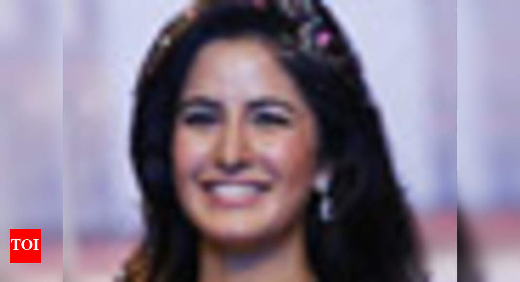Katrina sizzles on the ramp - Times of India