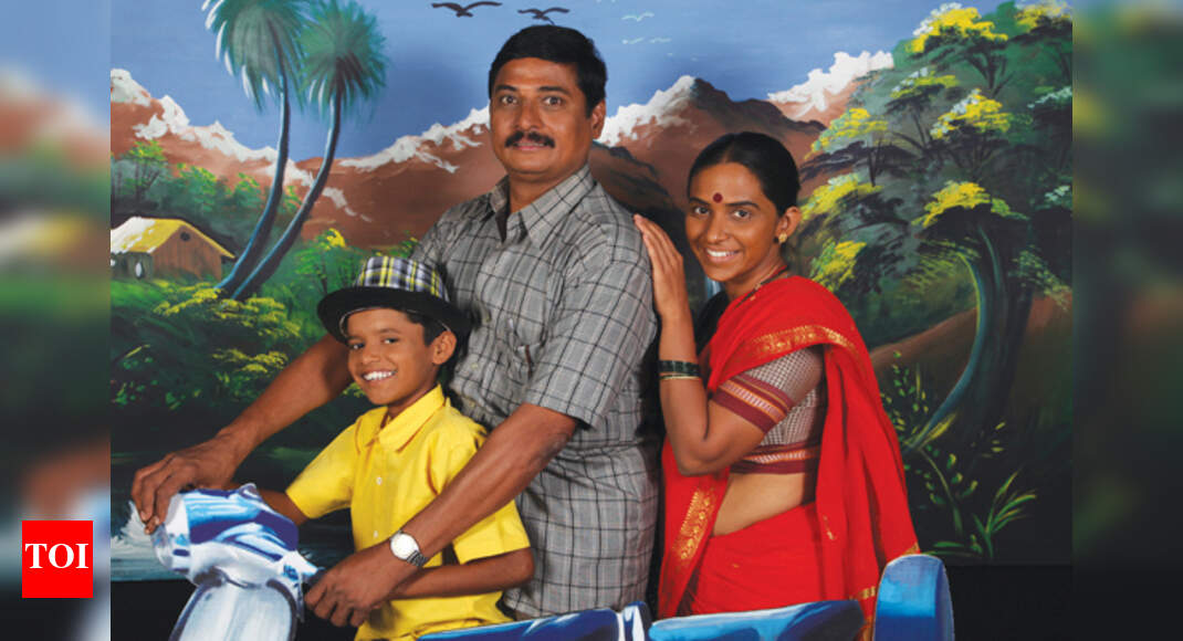 Veena Jamkar wins best actress Award in South Africa for Tapaal ...