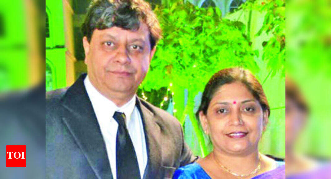 Alok Mishra And Bandana: Alok Mishra and wife Bandana host party for ...