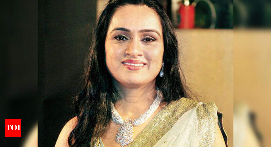 Padmini Kolhapure back on stage after seven years | Hindi Movie News ...