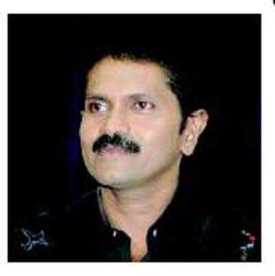 Actor Vinod Raj’s Bolero critically injures two motorists | Kannada ...