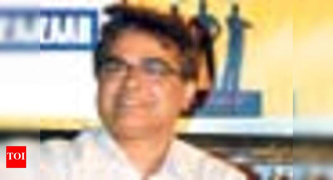 Chetan releases his book! | Events Movie News - Times of India