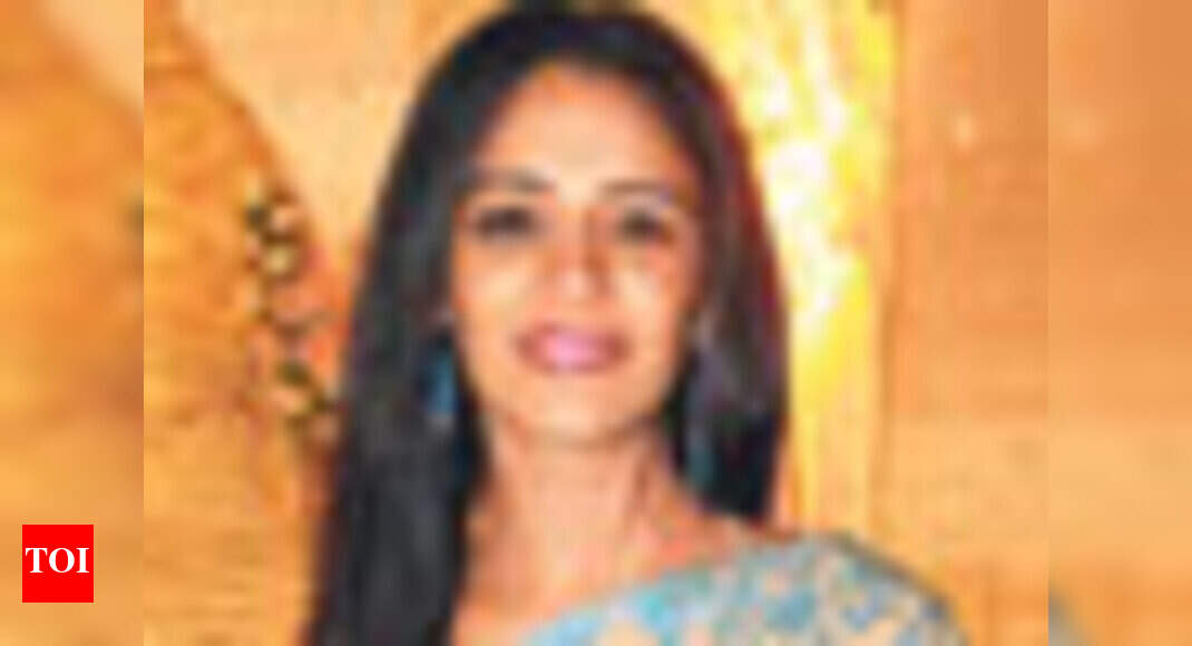 Mona needs a makeover - Times of India