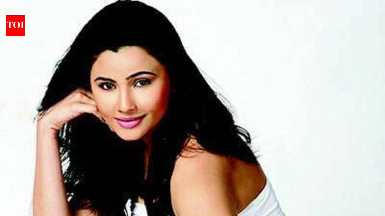 Bollywood: Aakramana's dubbing rights sold for 25 lakh to Bollywood ...