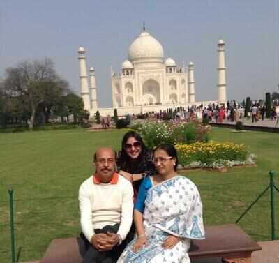 Actress gifts trip to Taj Mahal on parents' 35th anniversay | Bengali ...
