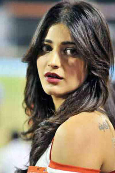 Shruti steals the show, while Mohanlal sulks' | Telugu Movie News ...