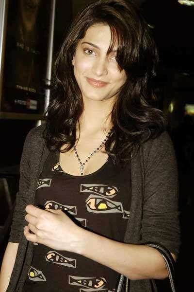 Shruti Haasan to be paired opposite Puneeth Rajkumar? | Kannada Movie ...