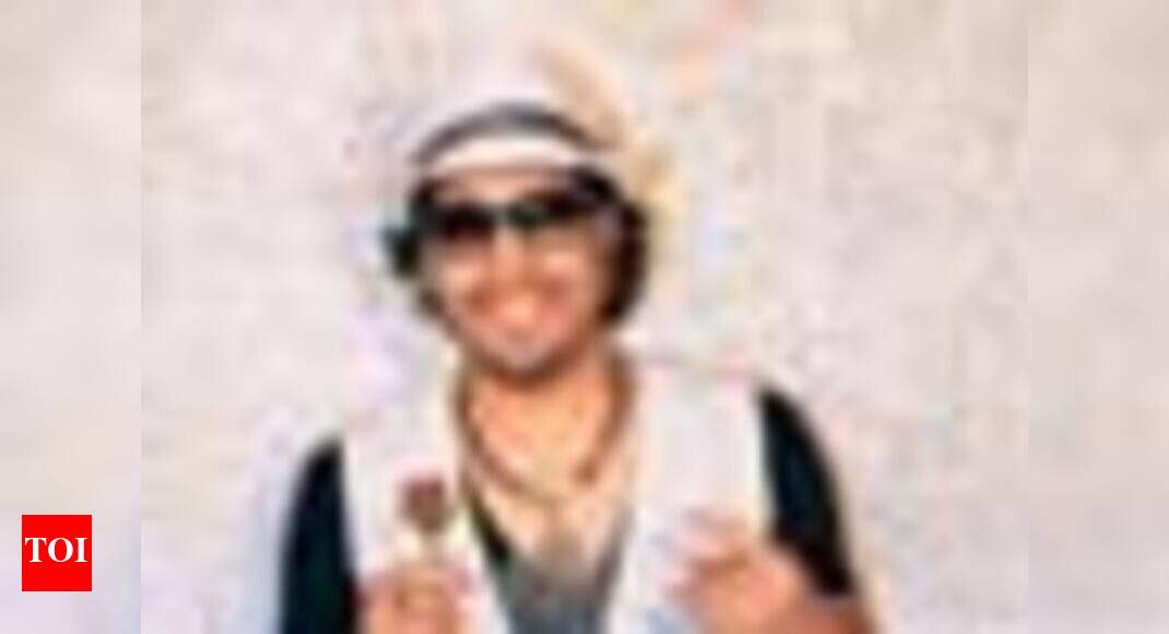 ‘Kiss’ from a rose, Mika? | Events Movie News - Times of India