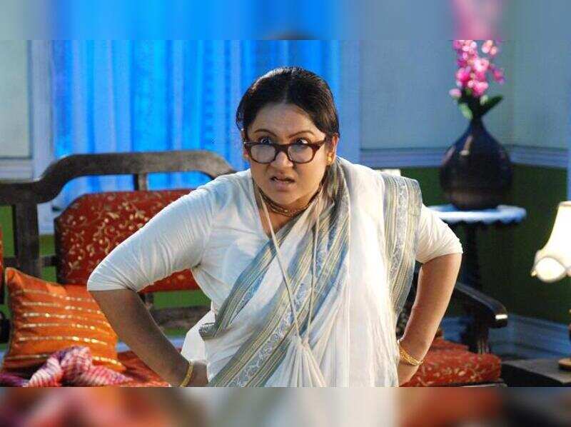 Moumita turns pishima for a television show - Times of India