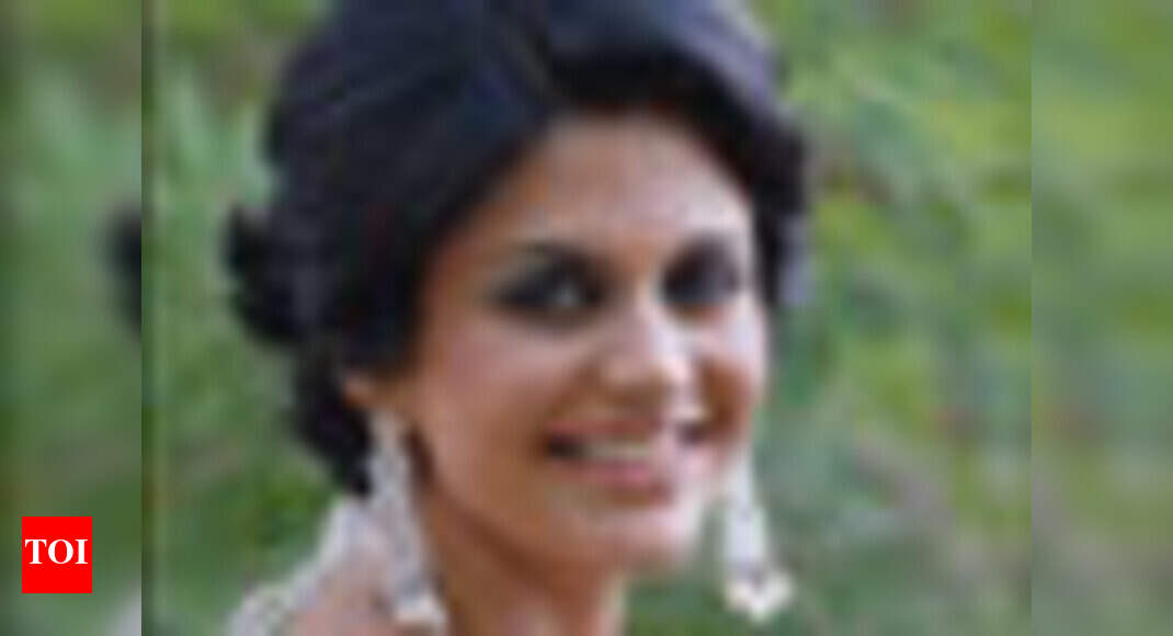 Glamour over-loaded, that's Mandira - Times of India