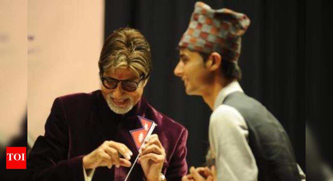 Amitabh Bachchan interacts with students at a college event in Pune ...