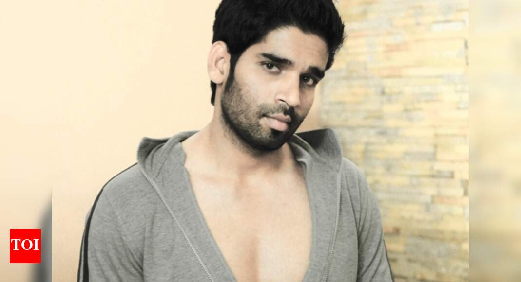 VJ Suresh to debut as a hero in Adhi Medhaviga - Times of India