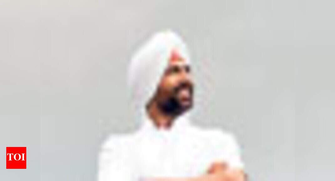 Singh’s outfit turns florescent | Hindi Movie News - Times of India