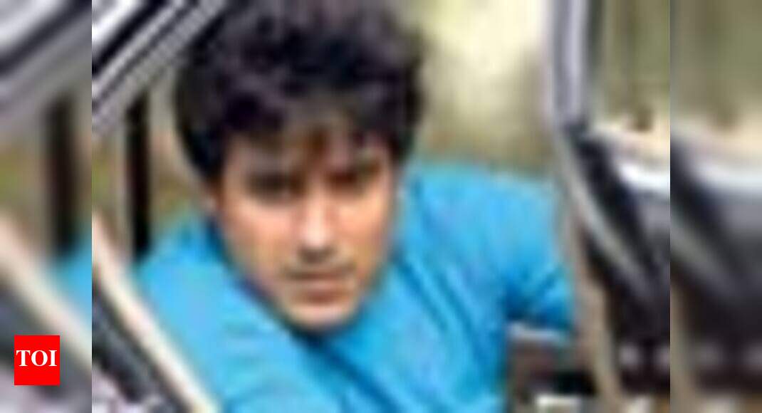 Karan wants to talk about work - Times of India