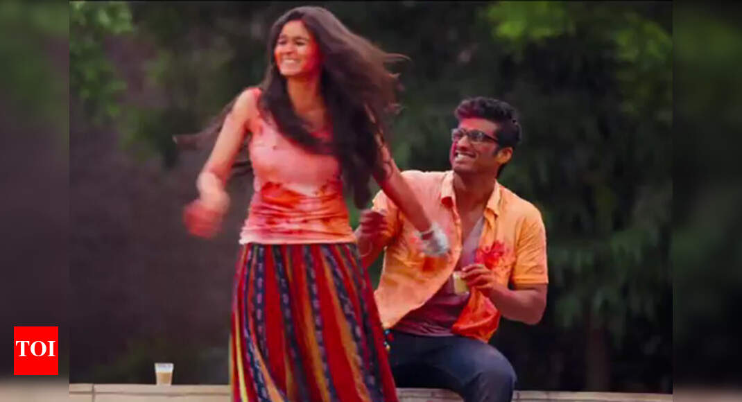 Arjun, Alia sizzle in this college romance song 'Offo' | Hindi Movie ...