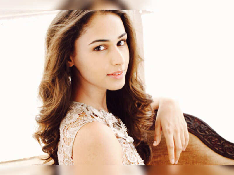 Hasleen Kaur: Hasleen Kaur is a travel junkie | Hindi Movie News ...