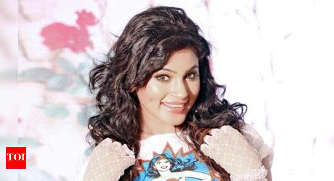 Shilpi Sharma set to debut in Tollywood | Telugu Movie News - Times of ...