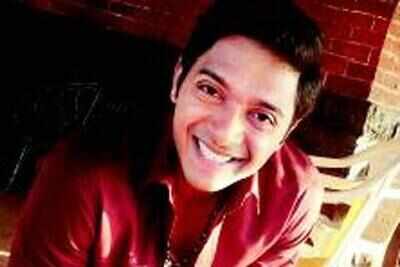 Poshterz Boyz: Shreyas Talpade spreads the message of oneness on Holi ...