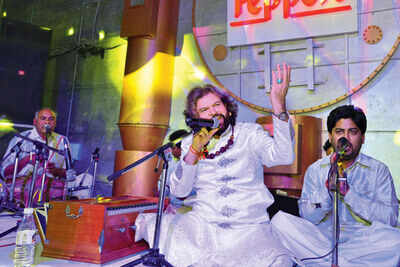 Singer Hans Raj Hans performs at Peppers in Bristol Chowk | Events ...