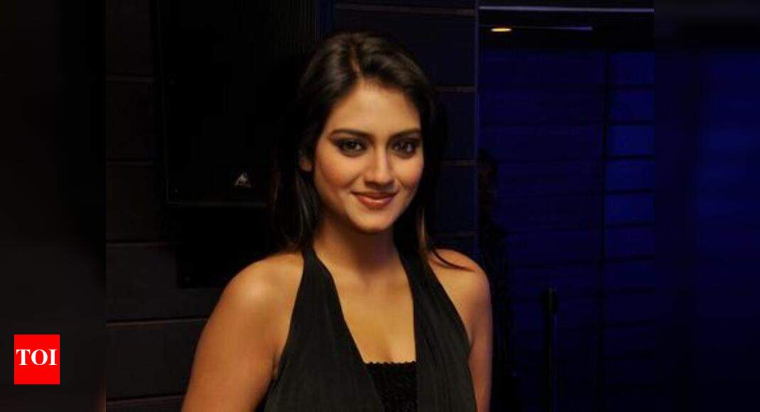 Nusrat gives beauty tips on TV - Times of India