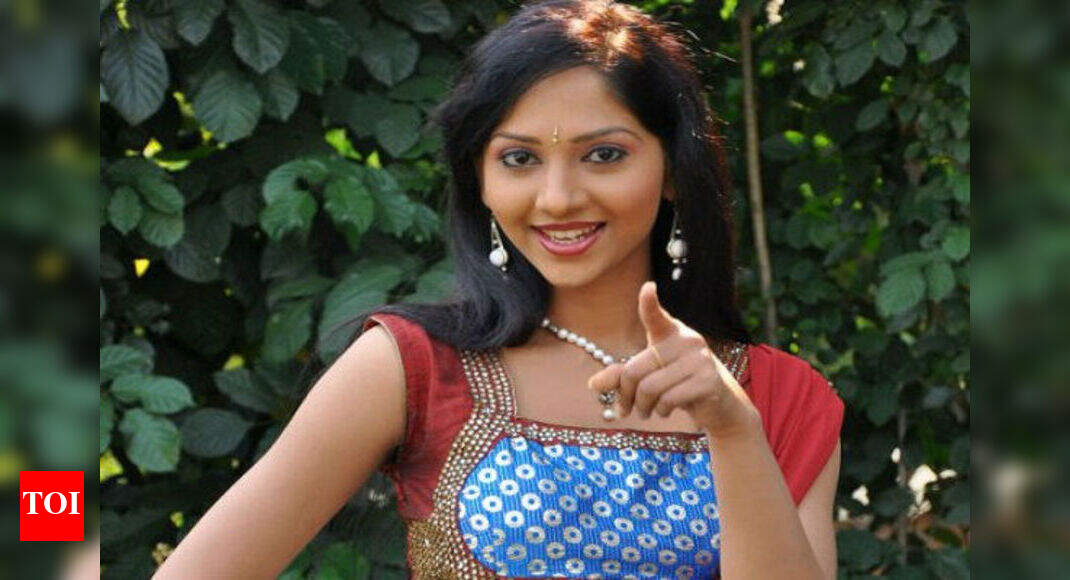 Neha Patil Gets Flirty Kannada Movie News Times Of India