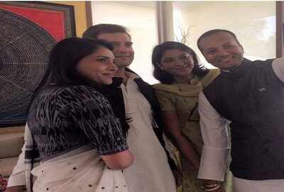Who was Ramya taking a selfie with in Delhi? | Kannada Movie News ...