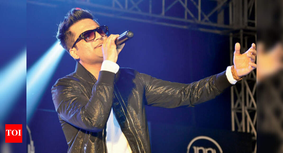 Pakistan-based singer Falak Shabir performed at a concert held at St ...