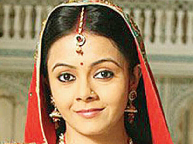 Traditional TV bahus are trendy in real life - Times of India
