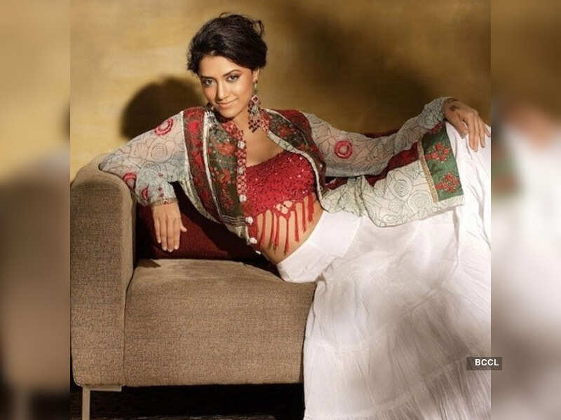 Mamta debuted in the 2005 Malayalam film Mayookham, directed by Hariharan.