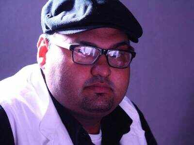 Shekhar Menon's Gangster look goes viral | Malayalam Movie News - Times ...